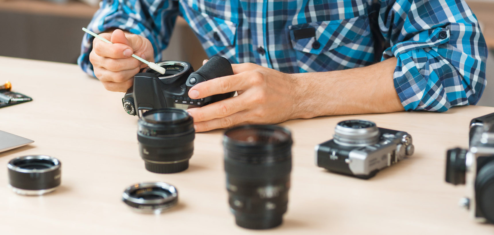 How to Clean Your Lenses – Lens Cleaning Tutorial - LEICA REVIEW